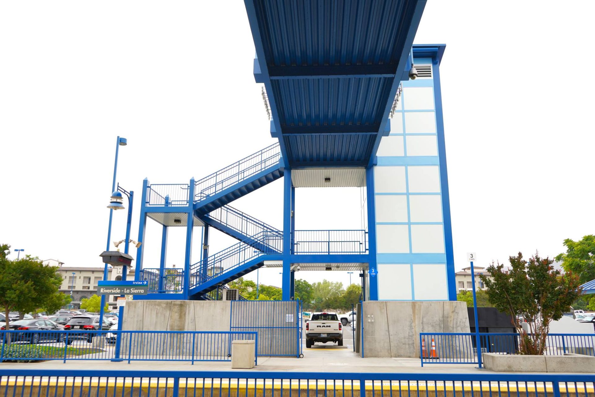 Metrolink Riders and Local Residents Pick New Color of the Riverside-La ...